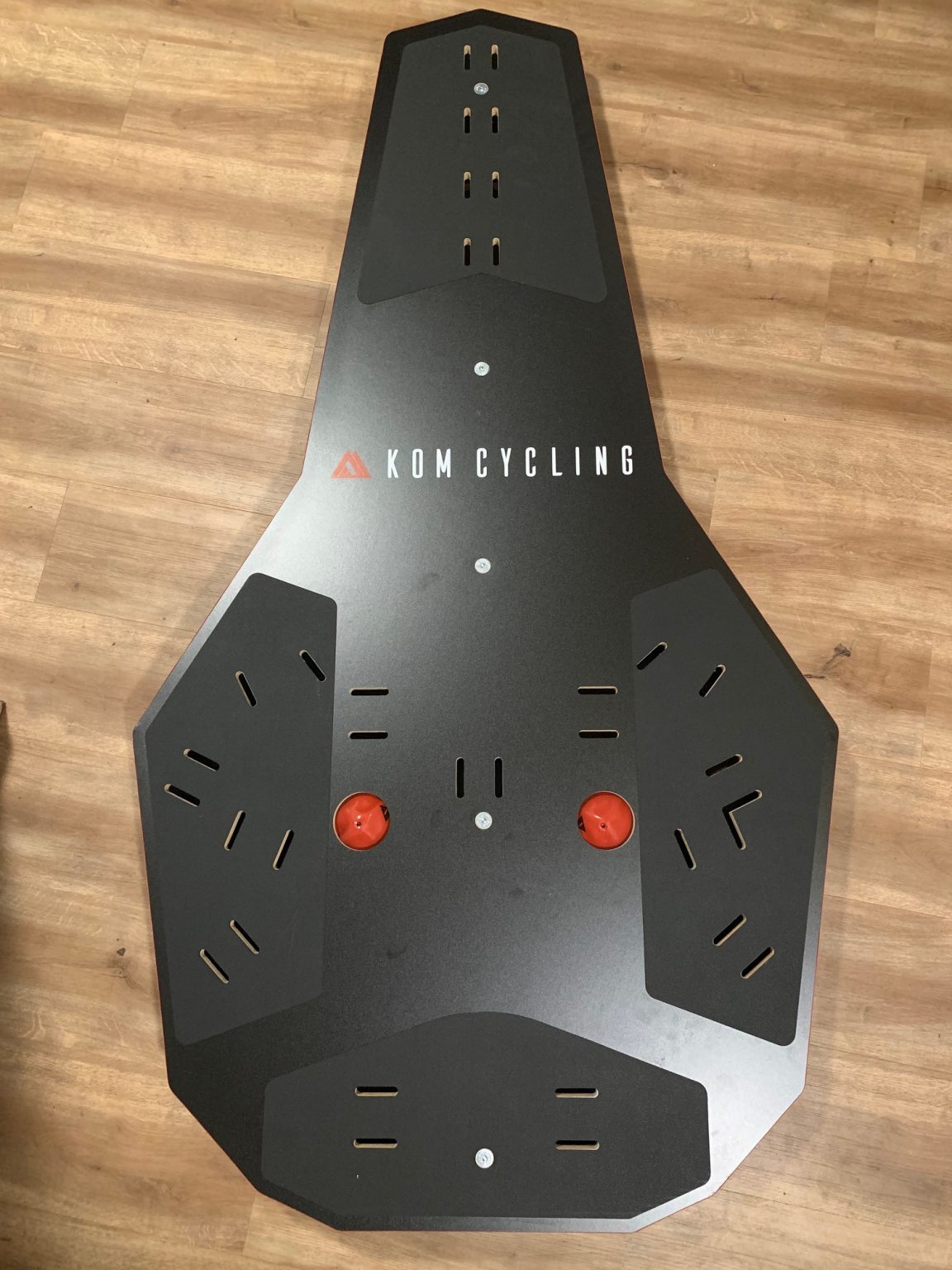 KOM Cycling RPV1 Rocker Plate Review | Zwift Insider